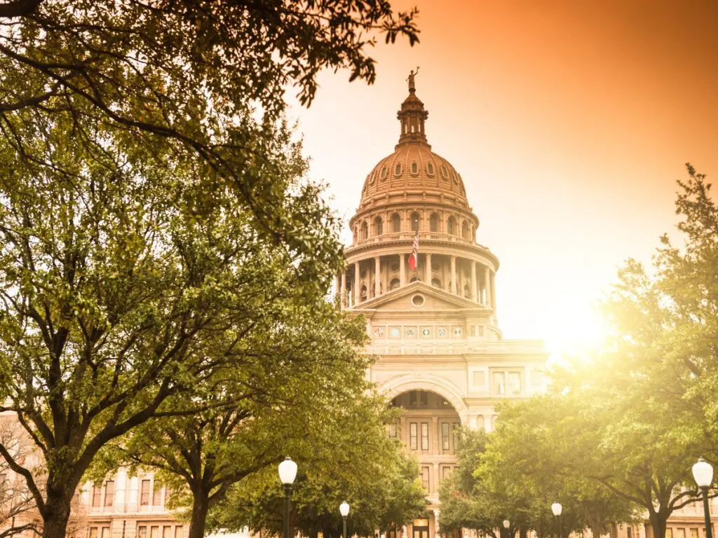 Becoming A Texan: Guide To Residency (Status/Voter/Students/Tax + Process)