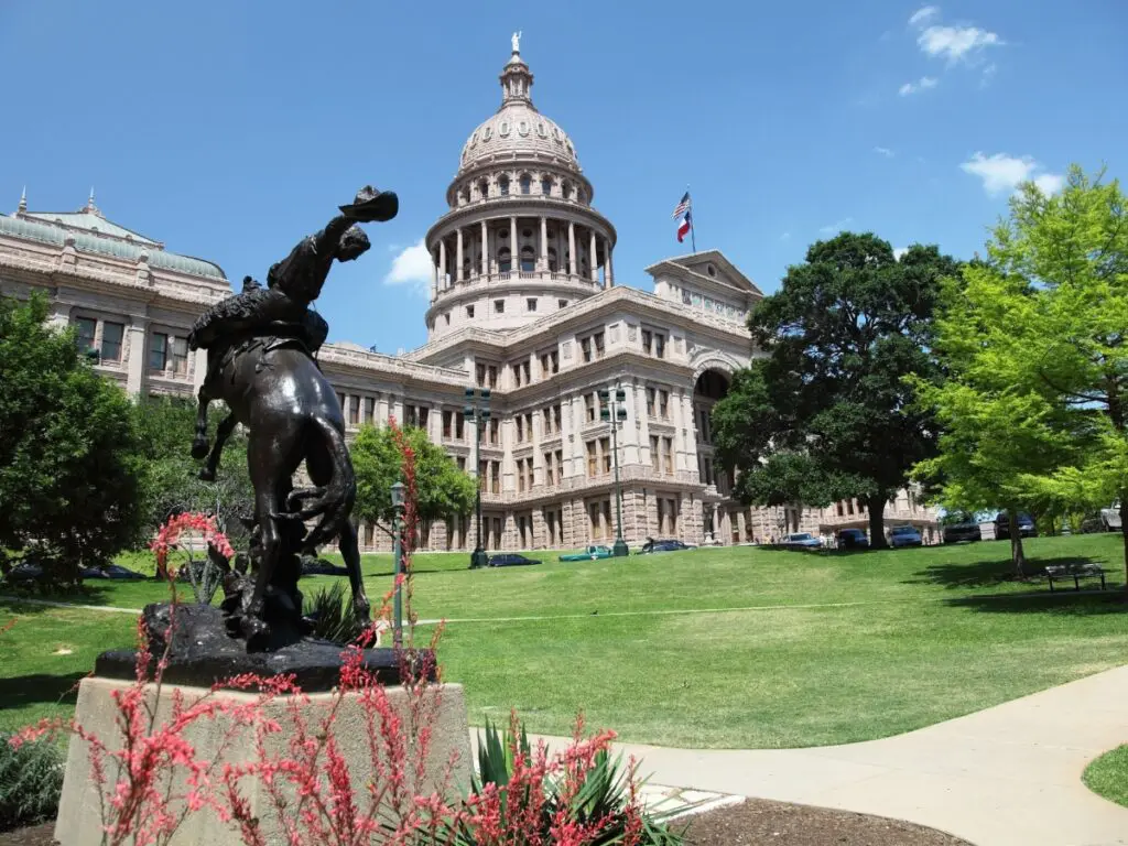 Becoming A Texan: Guide To Residency (Status/Voter/Students/Tax + Process)