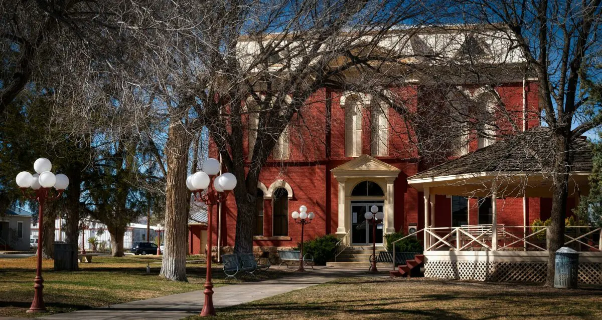 Becoming A Texan: Guide To Residency (Status/Voter/Students/Tax + Process)